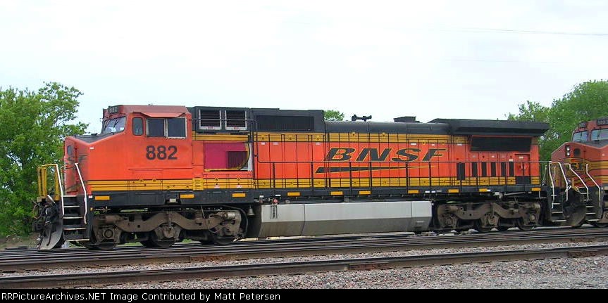 BNSF 882